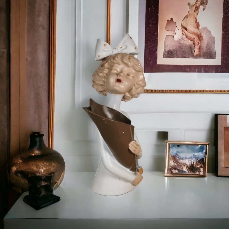 Statuette Pin-Up Éclatante en Blanc - Cadeau Élégant et Décoratif